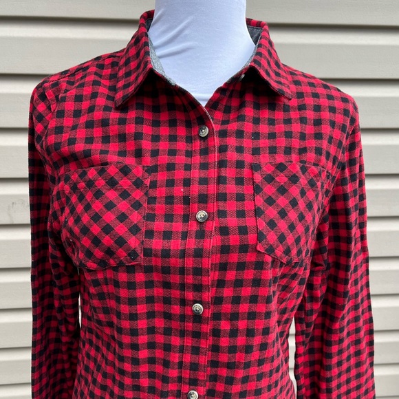 Legendary Whitetails | Tops | New Legendary Whitetails Cottage Escape ...